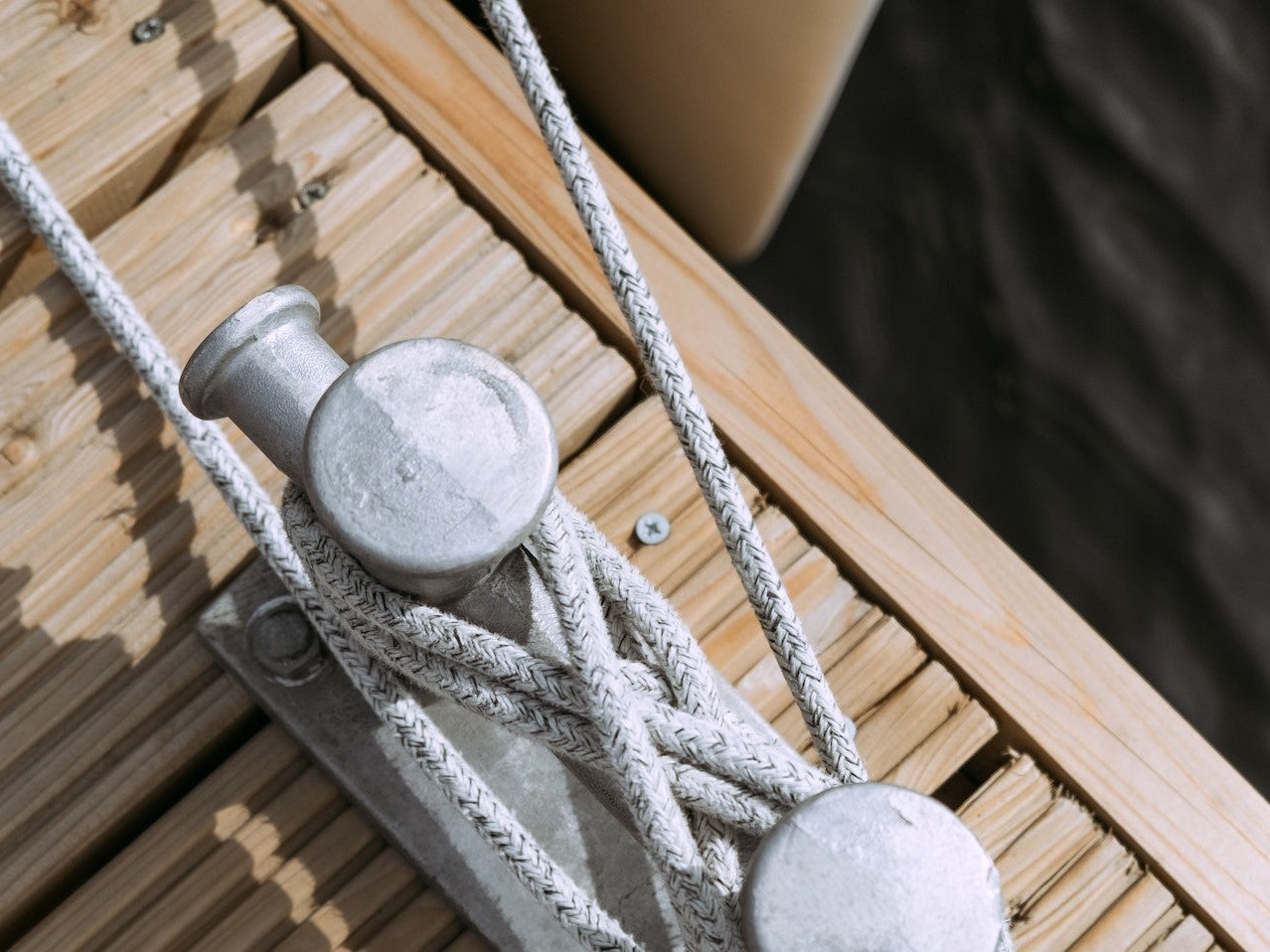 How To Choose Between Installing A Floating Dock Or A Stationary Dock